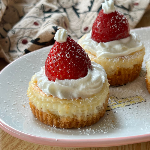Mini Santa Hat Cheesecakes - kizactivelife